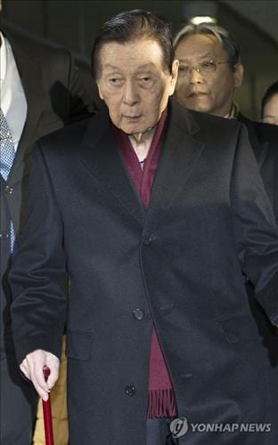 Lotte Founder in Court to Prove Health Status