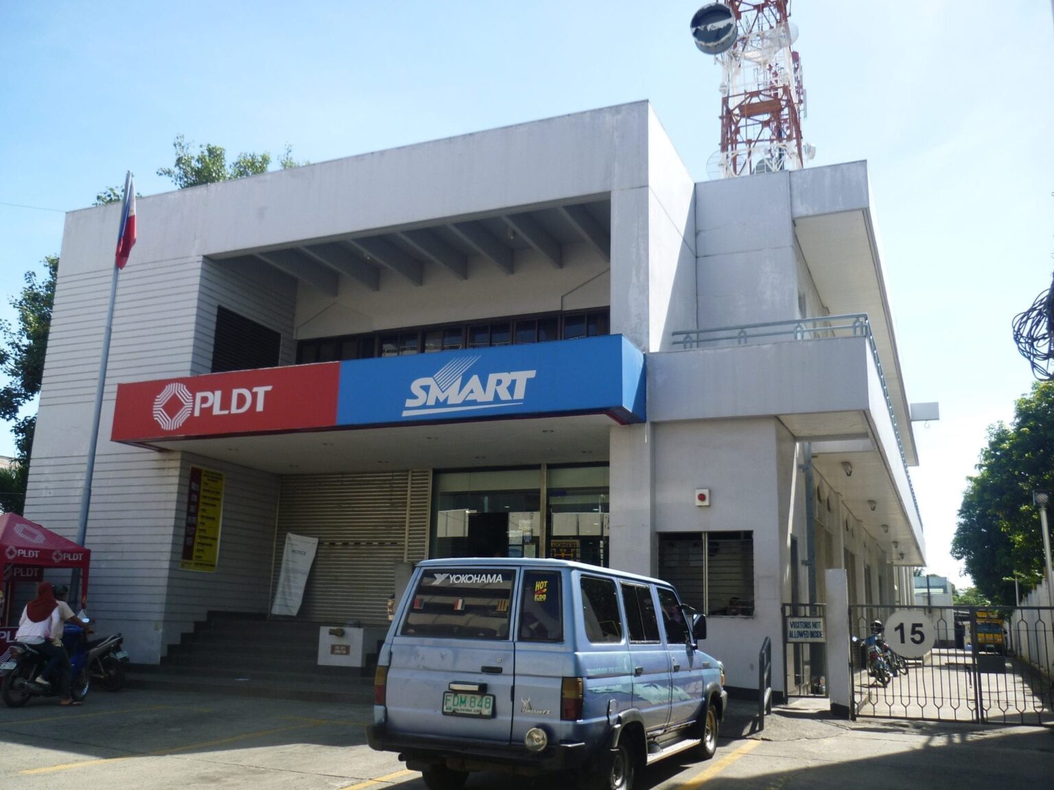 PLDT & Globe Launch Laser Internet for Remote Areas