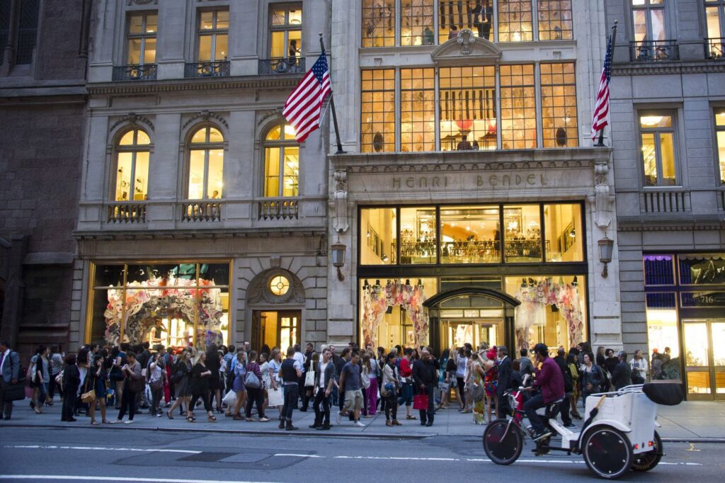 Uniqlo's Largest Flagship Store Opens in Shanghai!